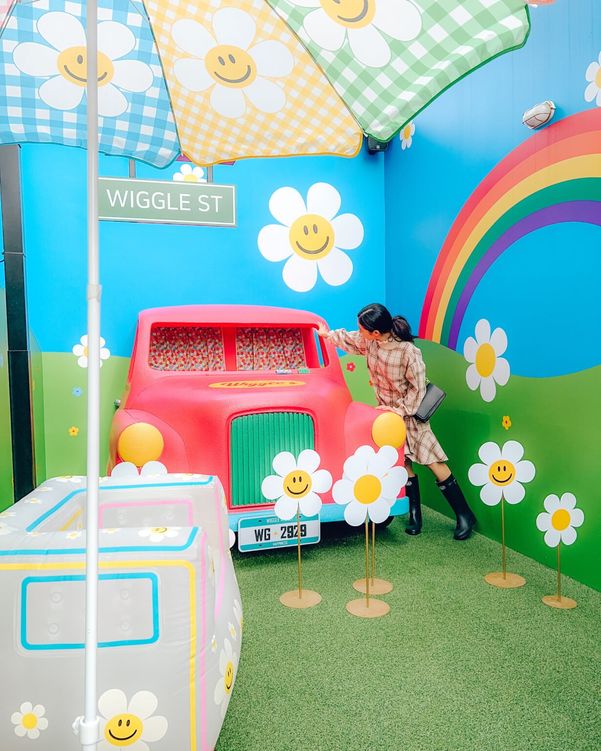 Wiggle Wiggle Zip: A Colorful and Whimsical Shopping Experience in Seoul