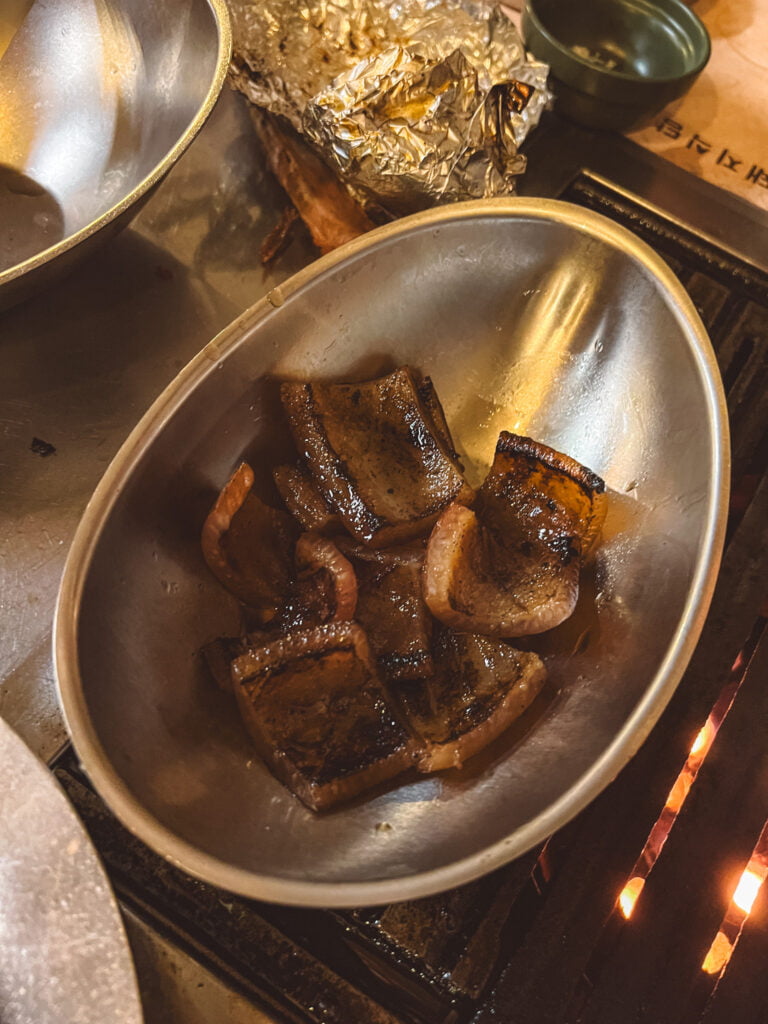 Geumdwaeji Sikdang: A Feast for the Senses in Seoul's Sindang-dong