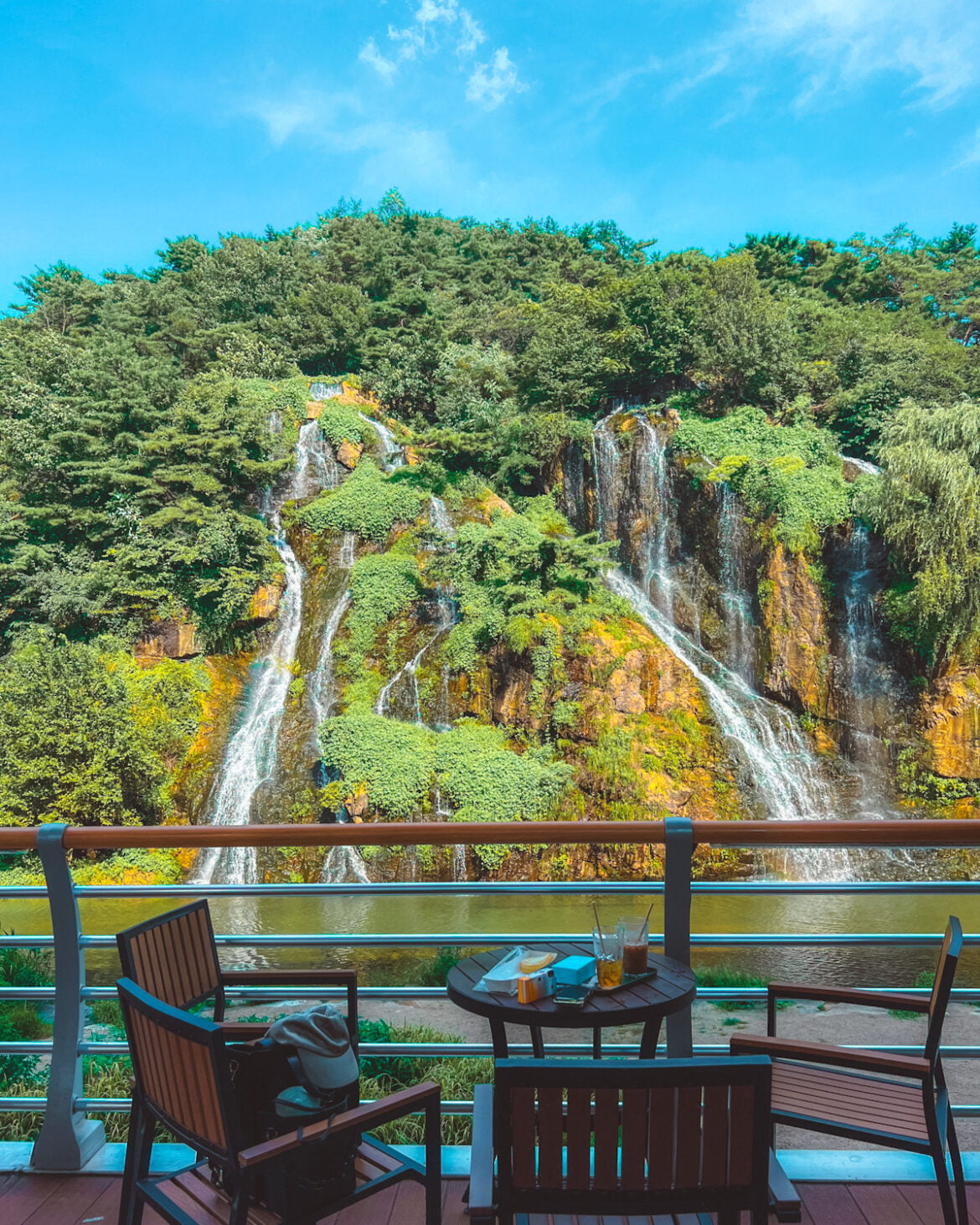 Cafe Pokpo: A Refreshing Getaway in Seoul's Concrete Jungle