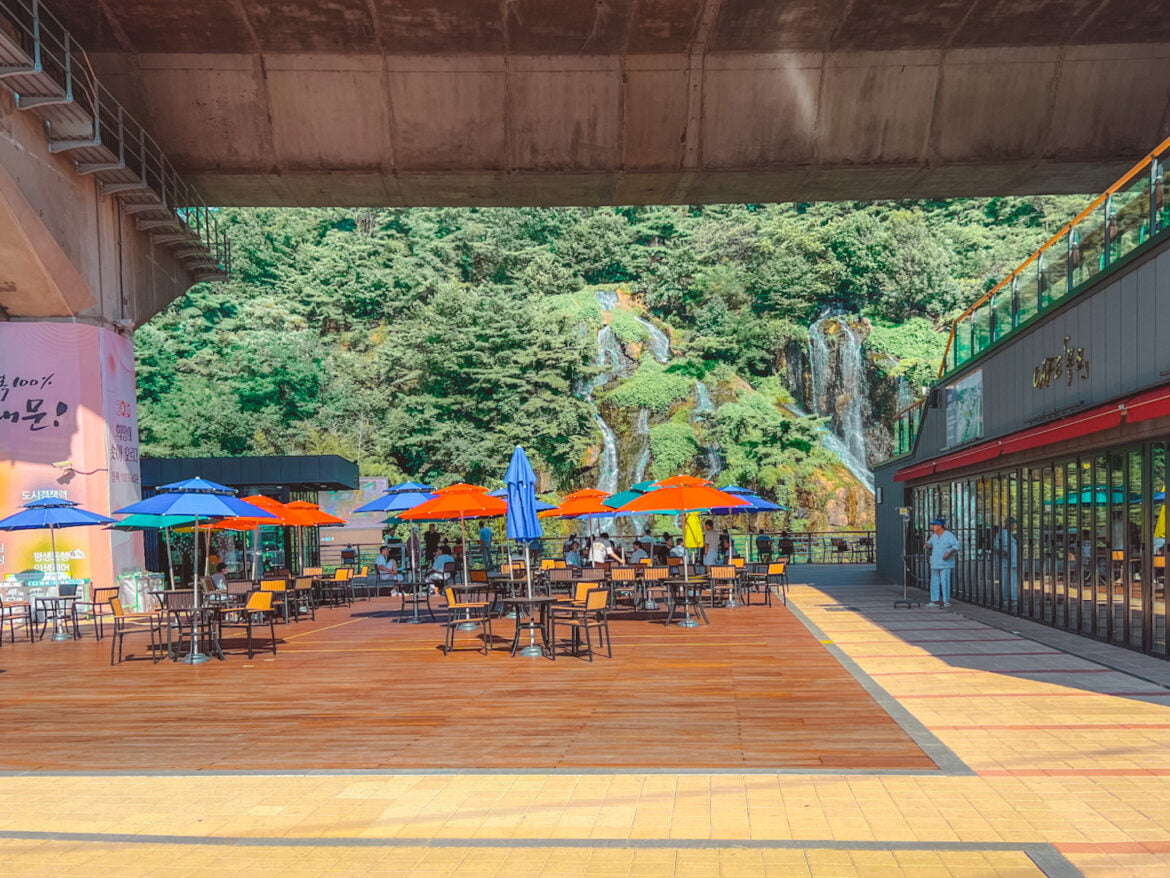 Cafe Pokpo: A Refreshing Getaway in Seoul's Concrete Jungle